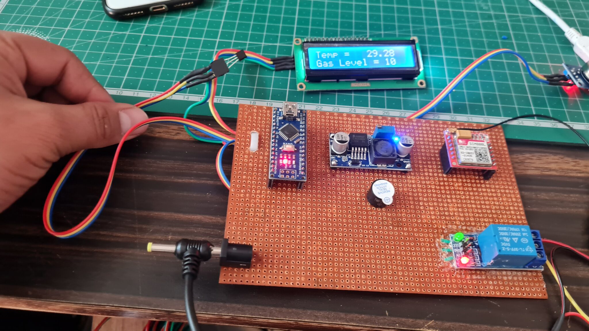 Gas And Temperature Monitoring With Arduino